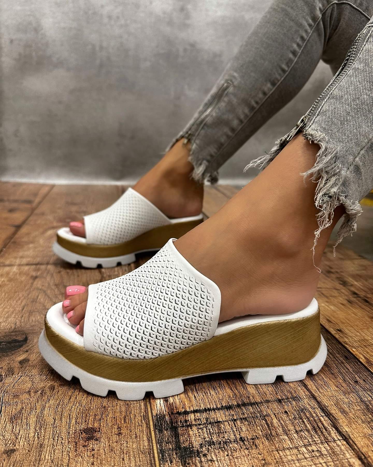 Papuče sa nižom platformom - Anatomske i medicinske klompe i papuče ...