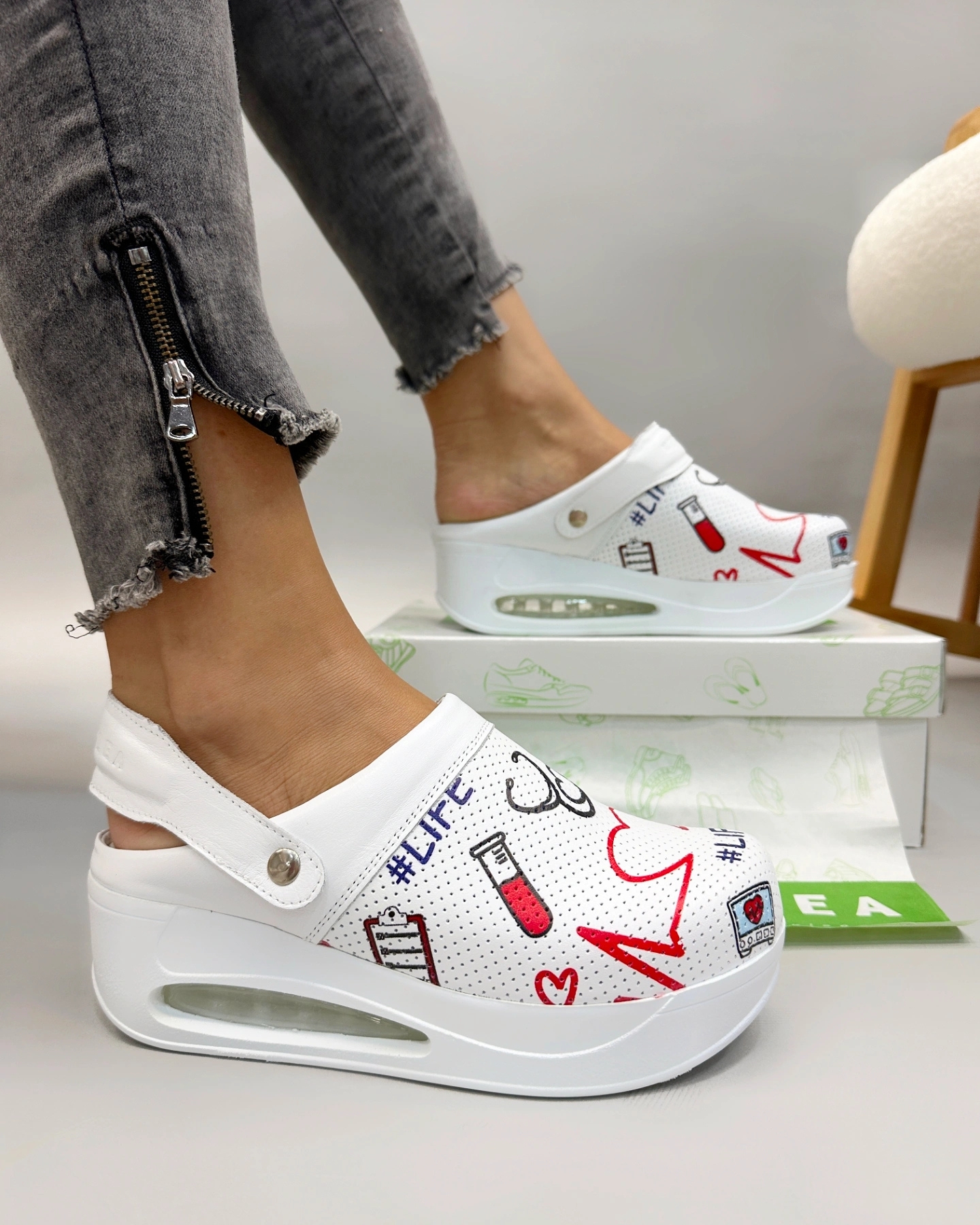 Clogs on low platform sole - Women footwear HOP HOP SHOP: Women's shoes ...